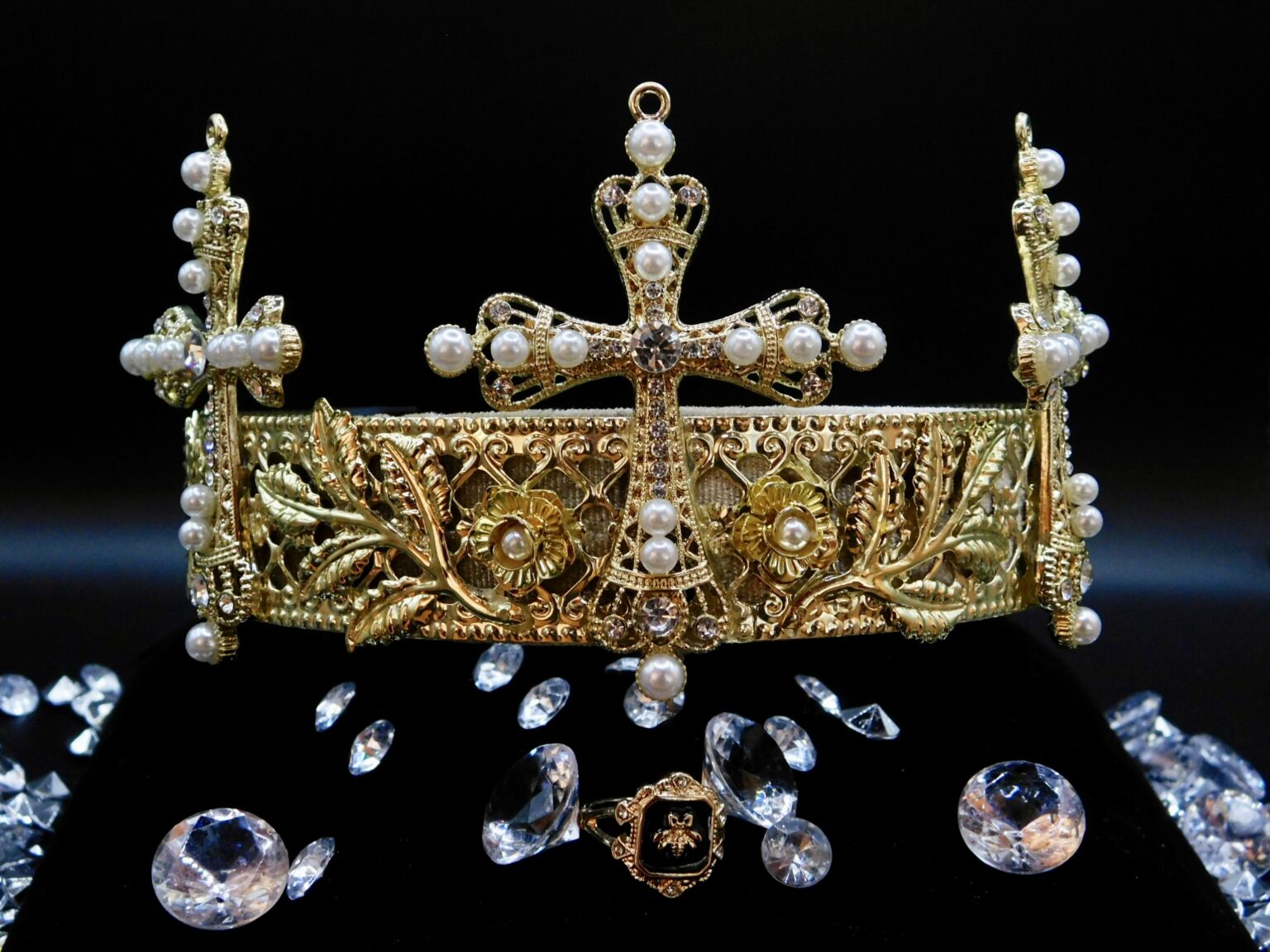 Royal Replicas - Queen Bee Crown Company