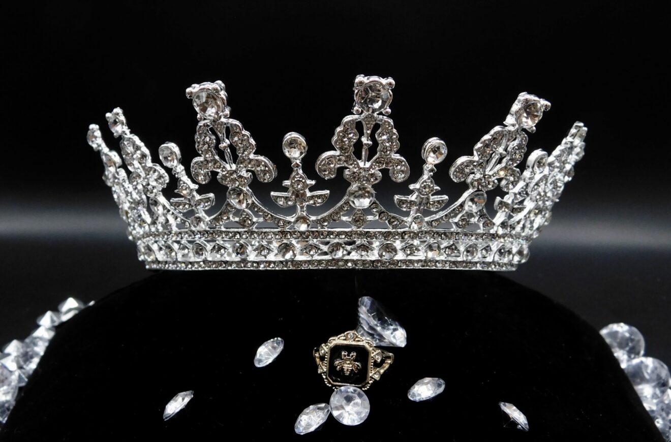 Royal Replicas - Queen Bee Crown Company