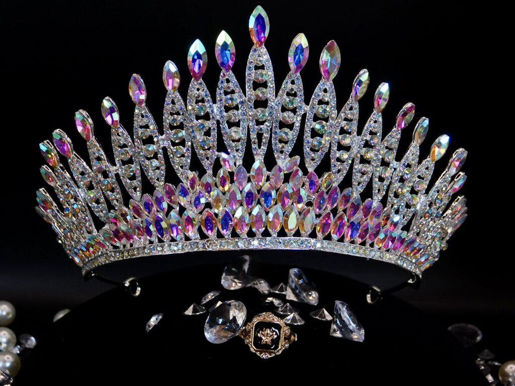 Lover Queen Tiara - Queen Bee Crown Company